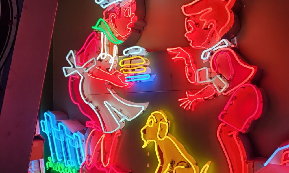 Timeless Vintage Sign Designs for Your Home Decor - TechAnnouncer