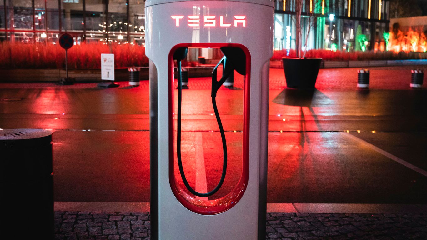 Tesla Model Y Long Range: Real-World Distance and Charging Insights ...