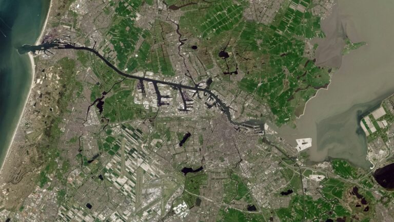 Explore the World with a Live Satellite Map: Real-Time Views & More ...