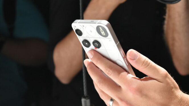 Top 5 Best Non-iPhone Phones to Consider in 2025 | TechAnnouncer